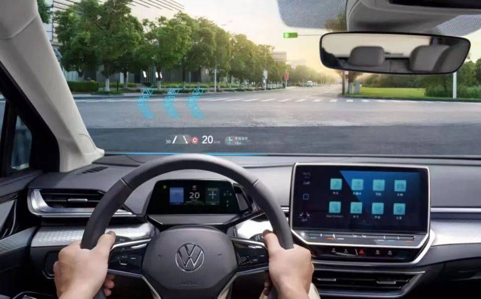 飞凡R7智能座舱『第二弹』：全球首发，天花板级 AR-HUD 有哪些新体验_搜狐汽车_搜狐网
