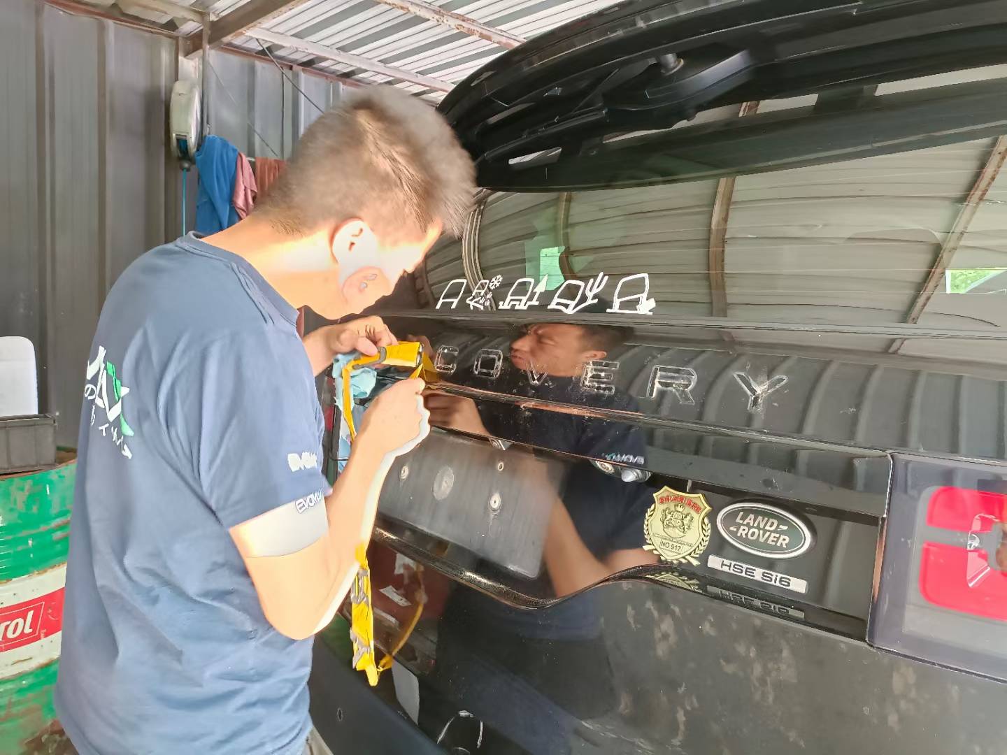 路虎换贴升级EVOMAX易玛隐形车衣 TPU-M95进行全防护_搜狐汽车_搜狐网