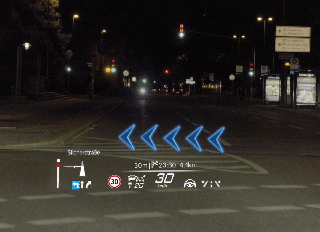 飞凡 R7 首搭华为AR-HUD，对比传统HUD有何优势？_搜狐汽车_搜狐网