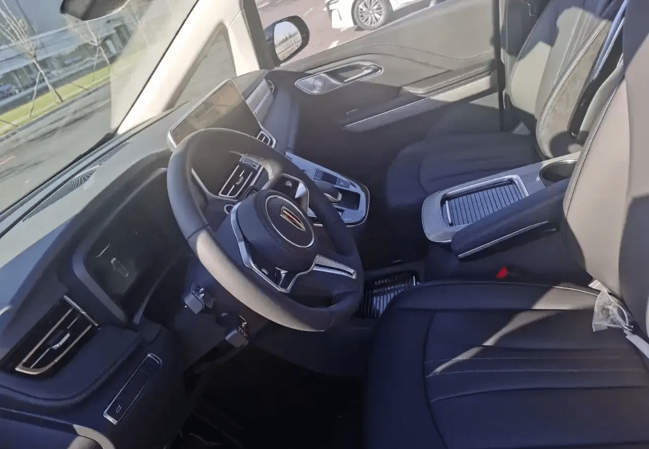 红旗首款MPV实车曝光，定名为HM9，搭载2.0T+8AT动力，外观很霸气_搜狐汽车_搜狐网