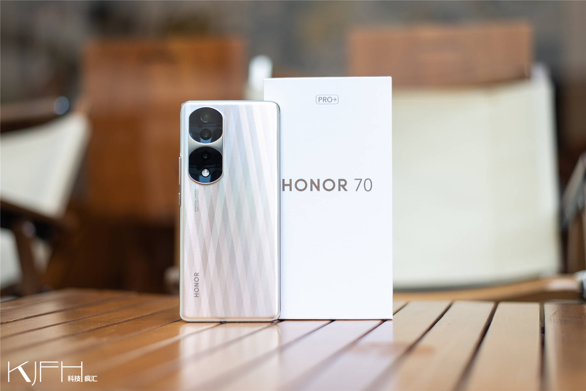 荣耀70Pro+评测：超大底加持，全面升级换代，颜值选手硬核实力_手机_全系_光线