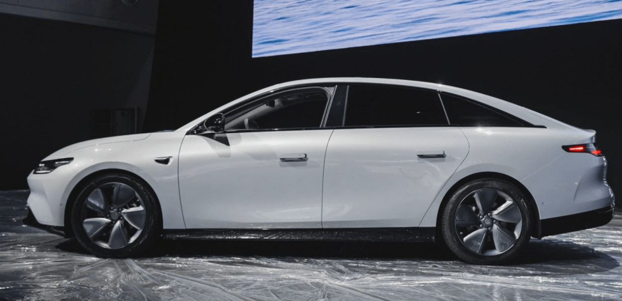 刚出道“一战成名”，连速度都是3.66s破百，717km续航，不输S级_搜狐汽车_搜狐网