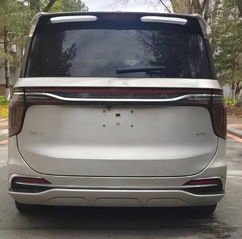 红旗牌MPV曝光，车长超5m，配2.0T动力，能叫板丰田埃尔法？_搜狐汽车_搜狐网