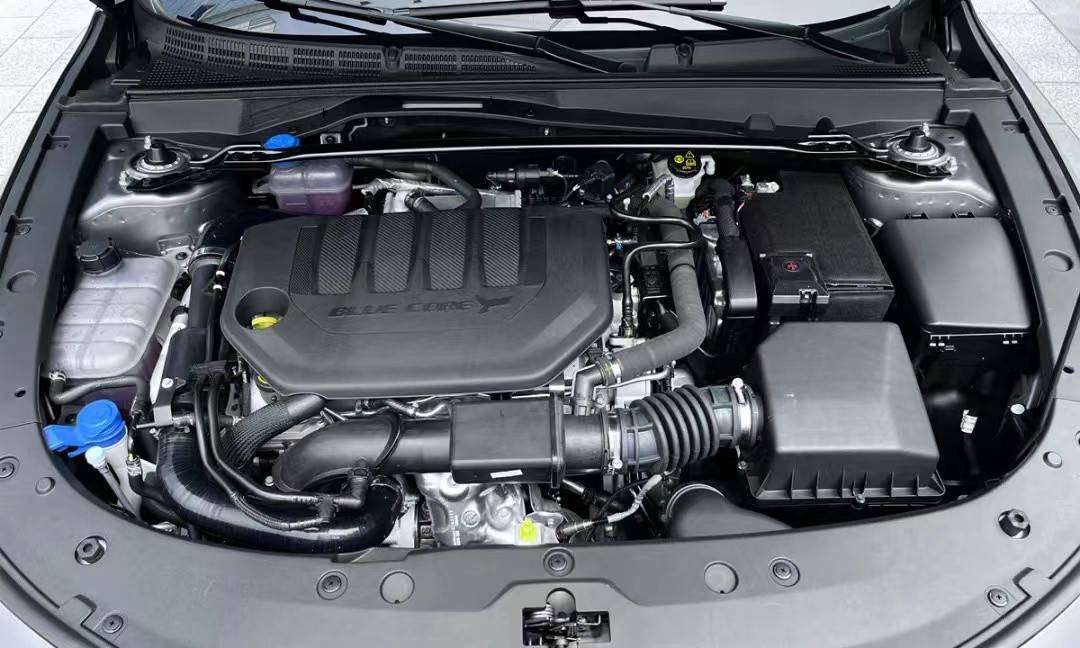 就喜欢站起来踩油门的感觉！233马力的UNI-V2.0T来了！思域慌了_搜狐汽车_搜狐网