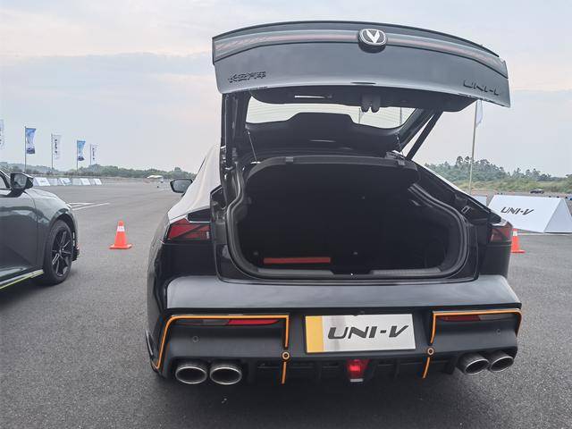 试驾UNI-V 2.0T，速度劲爽，驾控踏实，等25日上市价格_搜狐汽车_搜狐网