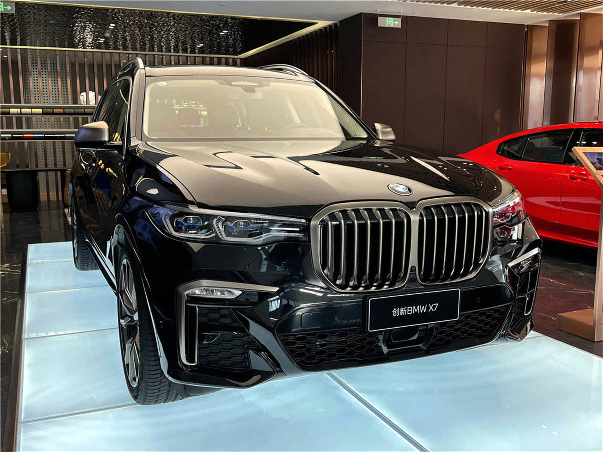 宝马X7顶配的M50i也降了，4.4T的大V8，现在掉到150万出头_搜狐汽车_搜狐网