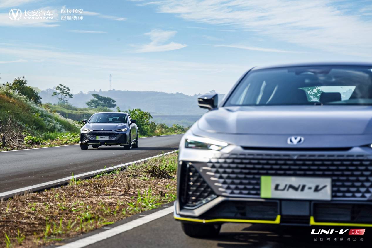 UNI-V 2.0T即将上市 UNI-V iDD首次亮相 长安UNI两款新品登陆重庆车展_搜狐汽车_搜狐网