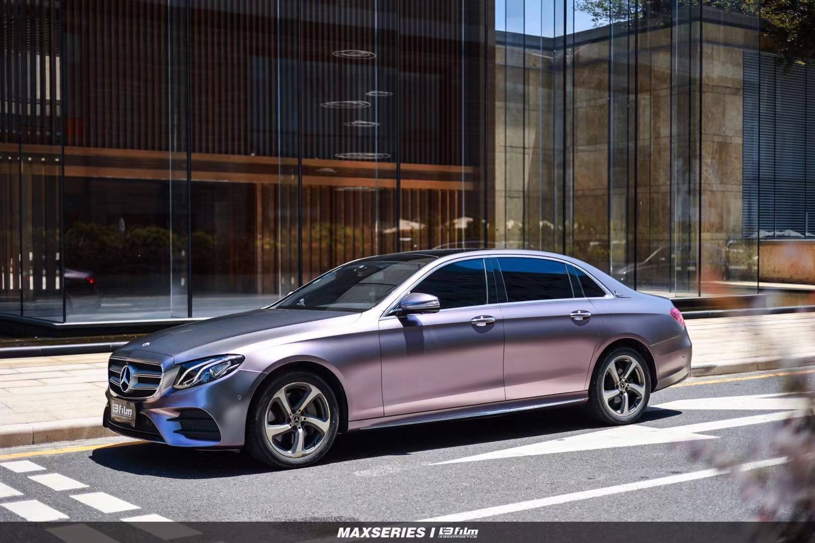 奔驰E300L-LBFILM改色膜卡普里灰紫，紫色的浪漫新体验_搜狐汽车_搜狐网