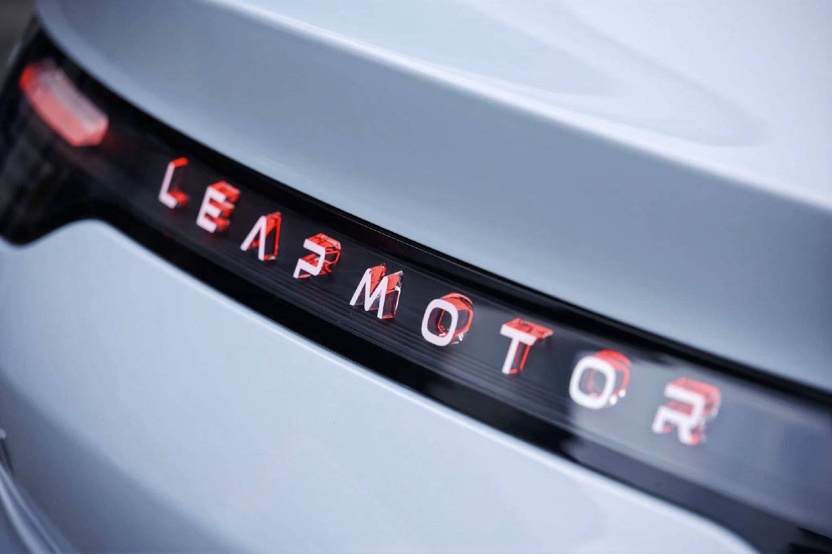 零百3.66秒 717公里续航-零跑C01强势来袭 订单破6万_搜狐汽车_搜狐网