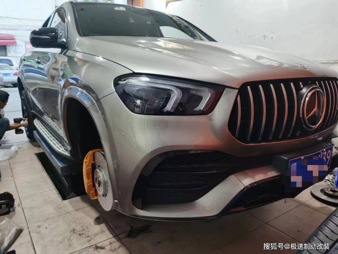 奔驰GLE （W167）刹车升级原装位AMG六活塞搭配400碟盘！上车完美_搜狐汽车_搜狐网