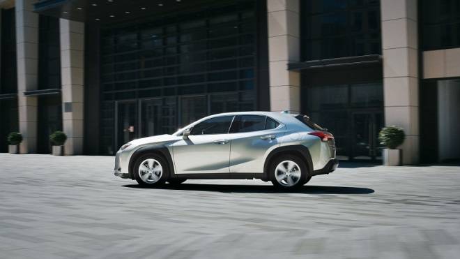 汽势推荐：雷克萨斯UX 260h焕新 全系标配大屏运动版双色车身_搜狐汽车_搜狐网