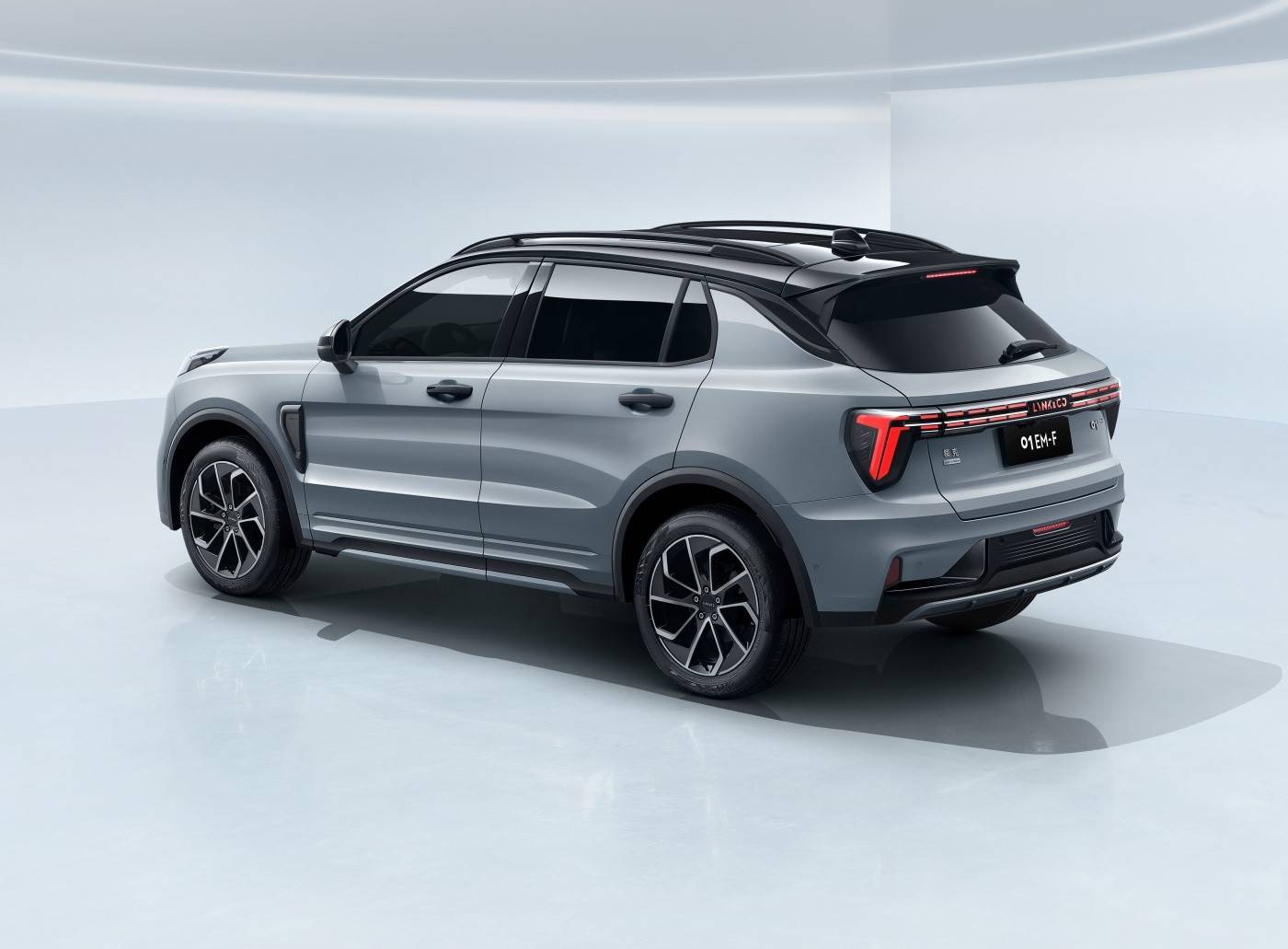 燃油车最高待遇？三联屏/4.88L油耗 领克01 EM-F上市 18.18万起！_搜狐汽车_搜狐网