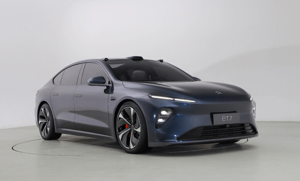 北京奔驰EQE预售53万起，对比蔚来ET7，胜算几何？_搜狐汽车_搜狐网