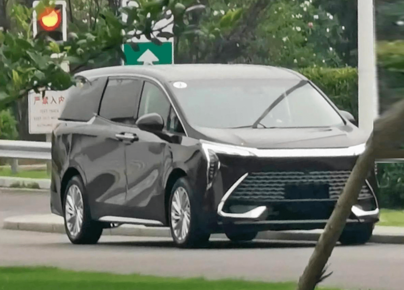 气场不输雷克萨斯LM！别克GL8世纪CENTURY实车现身，平替埃尔法？_搜狐汽车_搜狐网