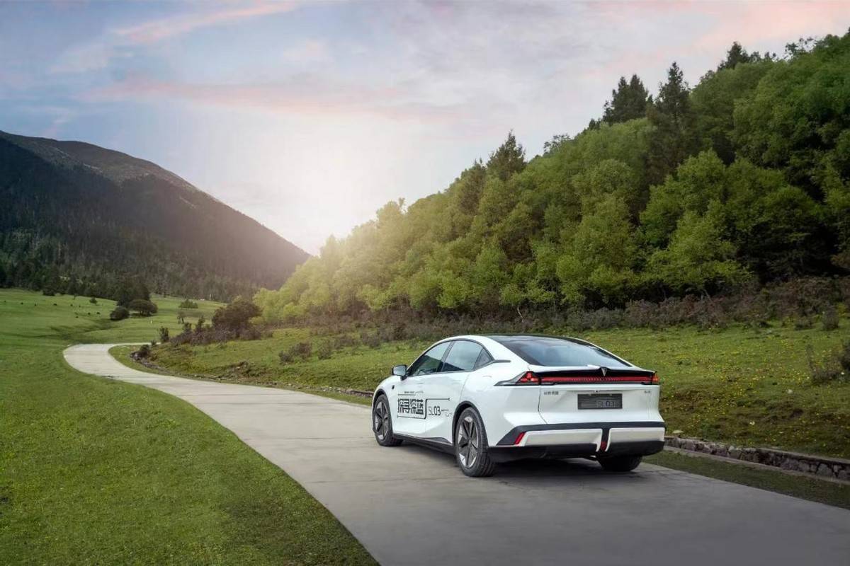 20万级国产纯电车好卷，深蓝SL03、比亚迪海豹都比Model 3更值？_搜狐汽车_搜狐网