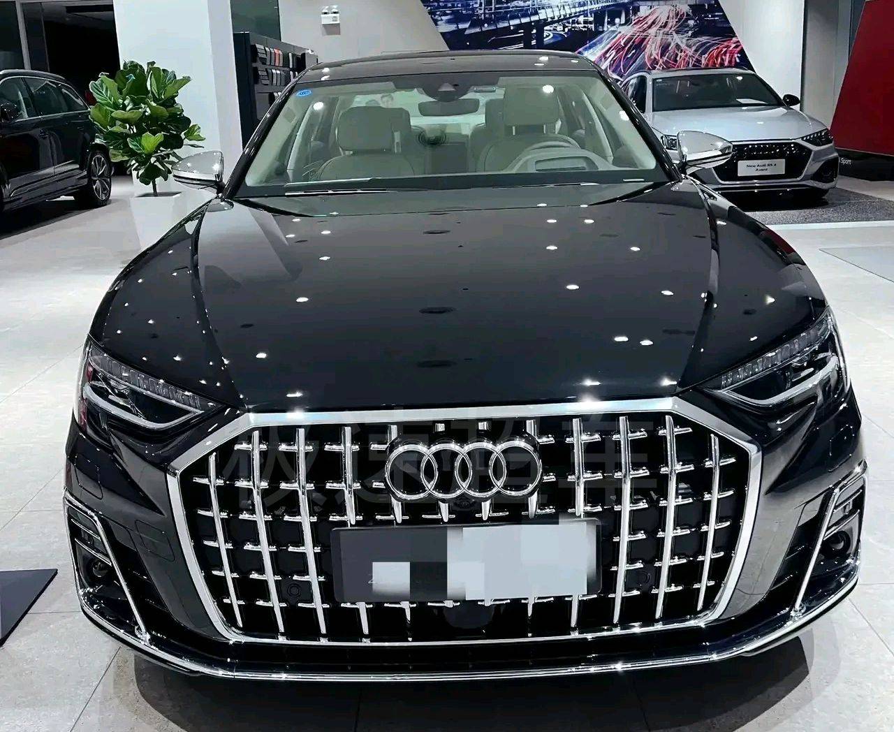 实拍奥迪A8霍希版，“铁饼轮毂”+4.0T+8AT，气场超越奔驰S级_搜狐汽车_搜狐网