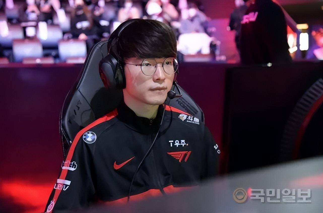 Faker又来喷红蓝方问题了，直言蓝色方连游戏界面都是优势_比赛_实力_差距