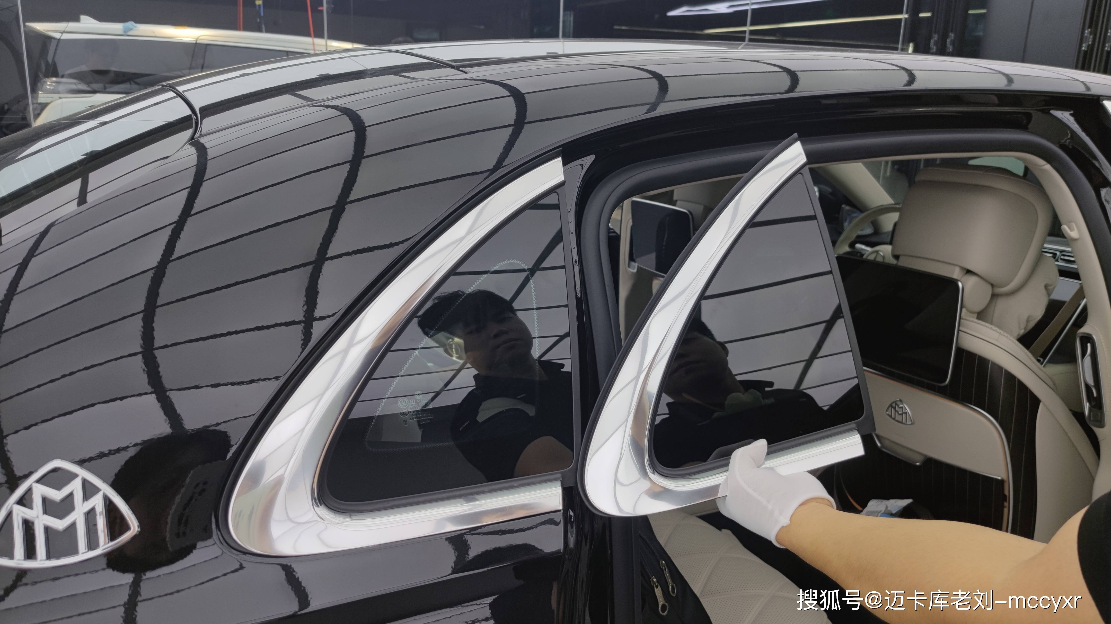 21款迈巴赫S480升级双层隐私玻璃、H38核桃木背板和后轮转向系统_搜狐汽车_搜狐网