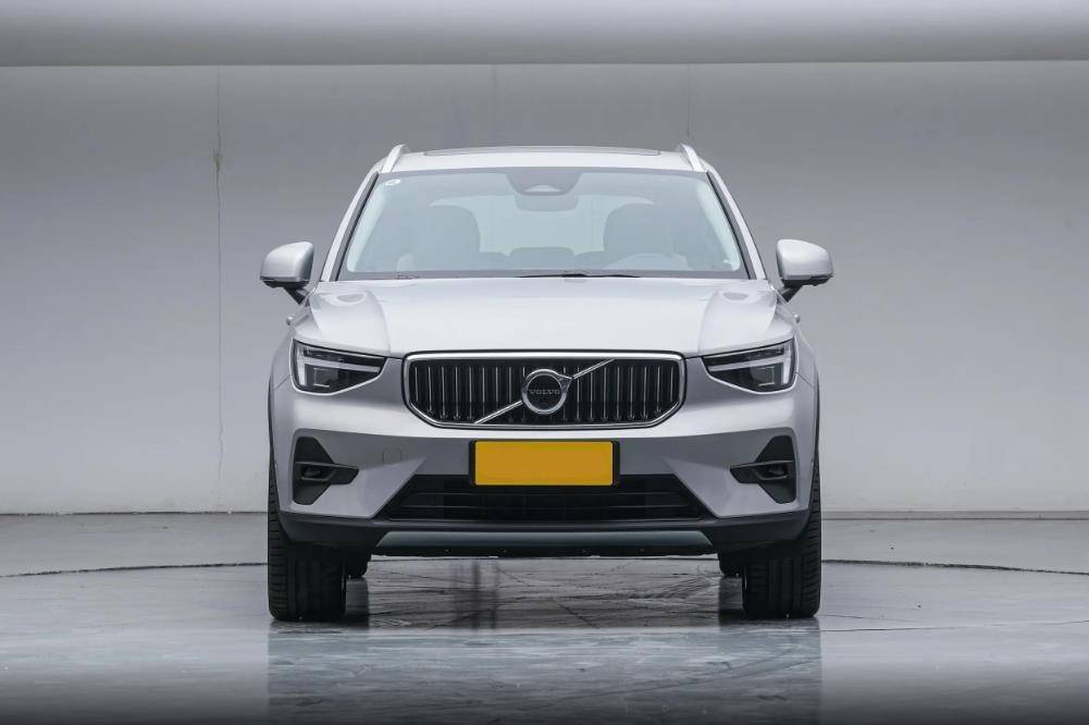 搭载2.0T+48V轻混，外观精干动感，内饰极简科技，实拍沃尔沃XC40_搜狐汽车_搜狐网
