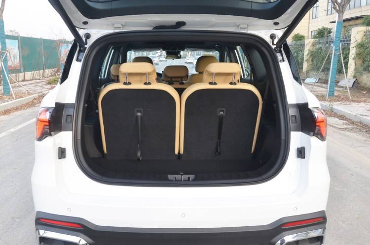 吉利最大的SUV，2.0T+七座，豪越L除了大还有什么？_搜狐汽车_搜狐网