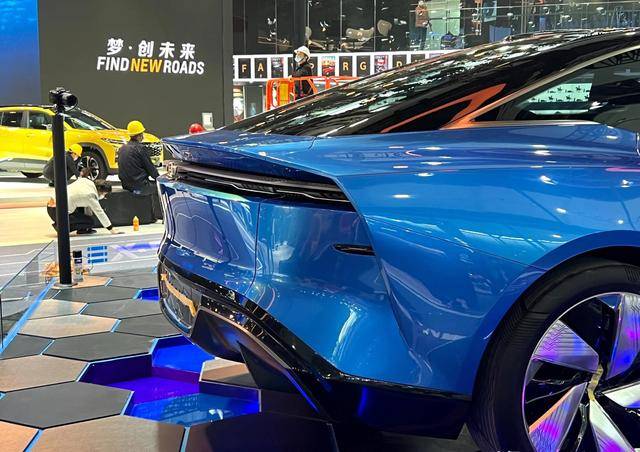 雪佛兰FNR-XE实车曝光：手柄式方向盘！车标发光 气势不输科迈罗?_搜狐汽车_搜狐网