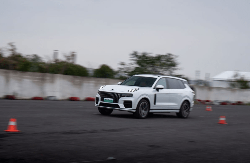 30万出头买全场景SUV 你会选领克09EM-P吗？_搜狐汽车_搜狐网