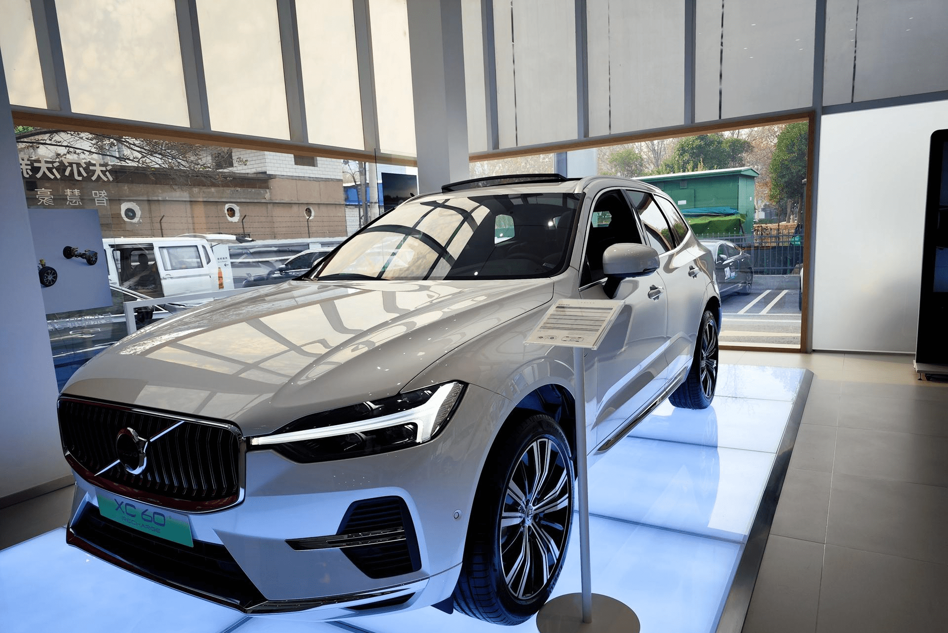 纯电动续航64km 实拍沃尔沃XC60插混版 5秒破百_搜狐汽车_搜狐网