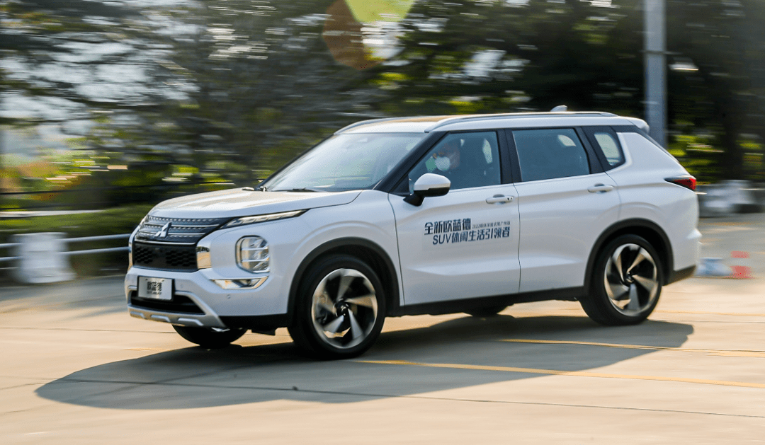 搭载S-AWC四驱，能公路能越野，试驾广汽三菱全新欧蓝德_搜狐汽车_搜狐网