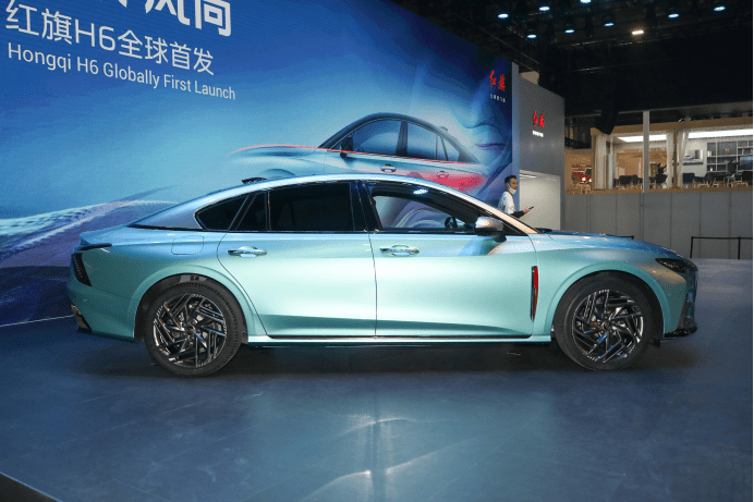 252马力+8AT，配中置双出，红旗H6要空间有空间，要颜值有颜值_搜狐汽车_搜狐网