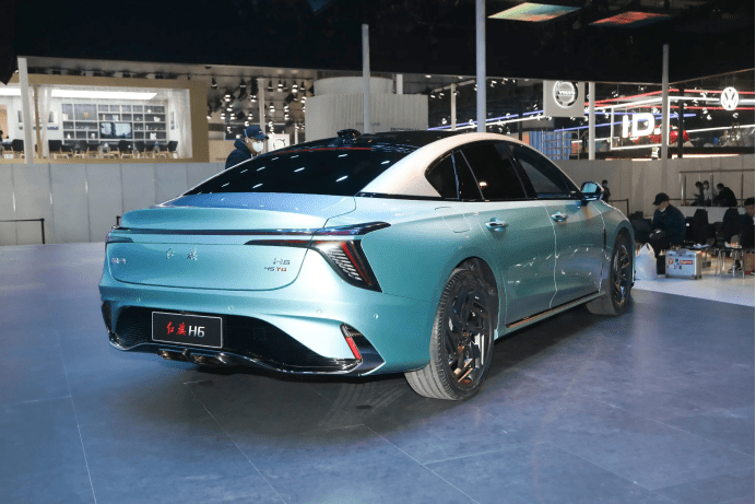 252马力+8AT，配中置双出，红旗H6要空间有空间，要颜值有颜值_搜狐汽车_搜狐网