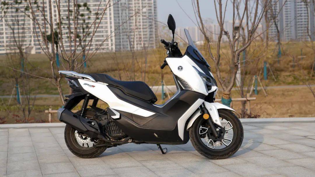 优点突出，略有瑕疵的卷王-15980元无极SR150GT摩智测评_搜狐汽车_搜狐网