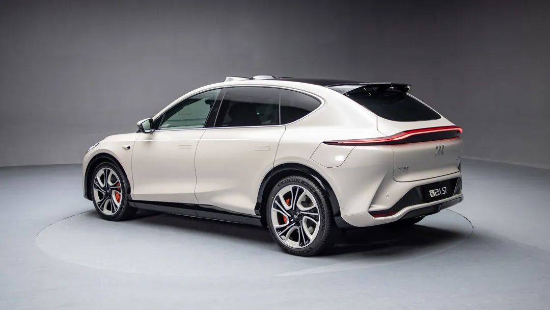 拳打宝马X5，脚踢蔚来ES8，智己LS7有这个实力吗？_搜狐汽车_搜狐网