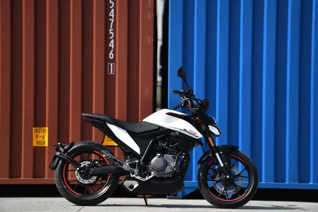 纯意式战斗街车—宗申马拉古蒂M250R动态测评_搜狐汽车_搜狐网