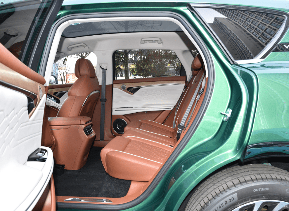 国产车后来者居上，30万级中大型SUV，岚图FREE和理想L8怎么选？_搜狐汽车_搜狐网