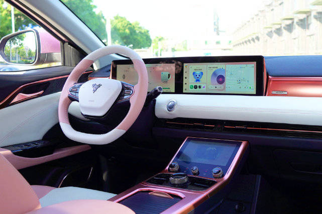 海川品车|8155成标配 体验15万级电车内卷王哪吒U-II_搜狐汽车_搜狐网