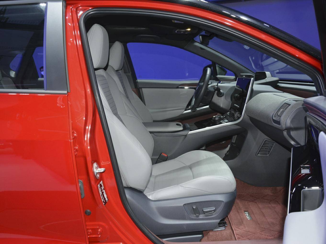 汉兰达同级，丰田纯电SUV售19.98万起，轴距2850mm，纯电跑400km_搜狐汽车_搜狐网