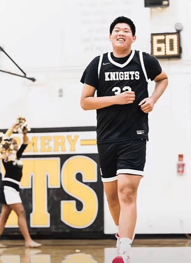 虎父无犬！巩晓彬15岁儿子身高203cm，内线扎实，未来值得期待_龚俊彤_孩子_训练