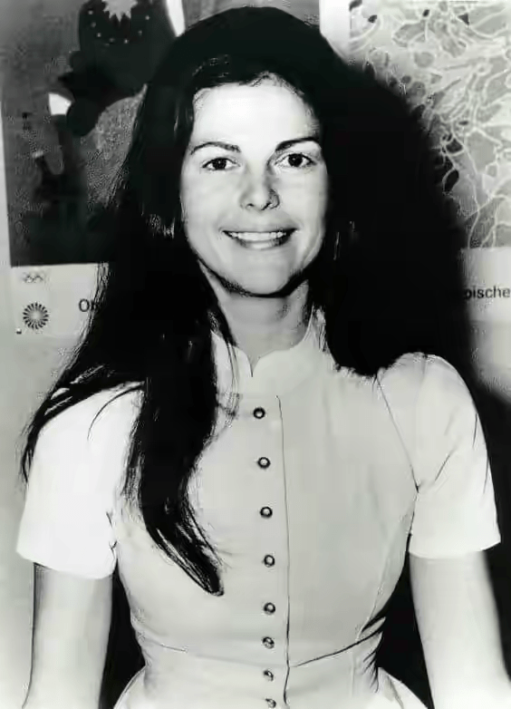 她是平民出身，却嫁入瑞典皇室，被骂红颜祸水，又被称为国宝_西尔维娅_卡尔_国王