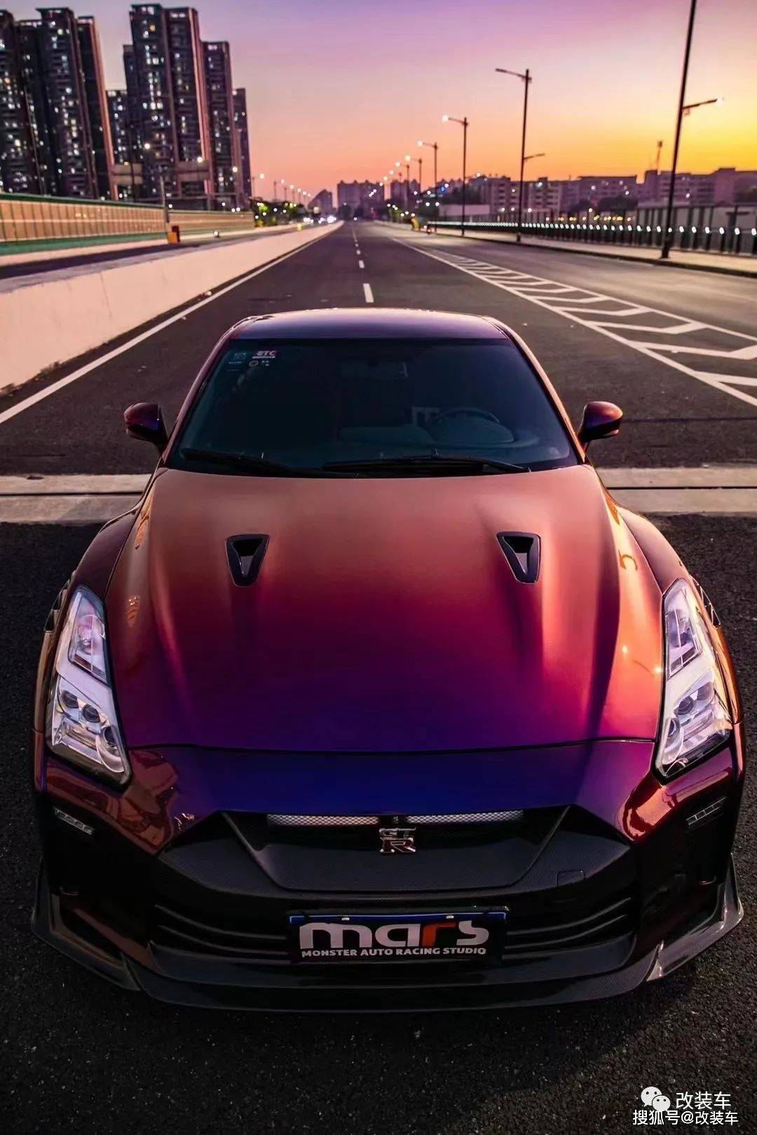 千匹日产GT-R R35了解一下？玩过法拉利458后还是觉得R35香_搜狐汽车_搜狐网