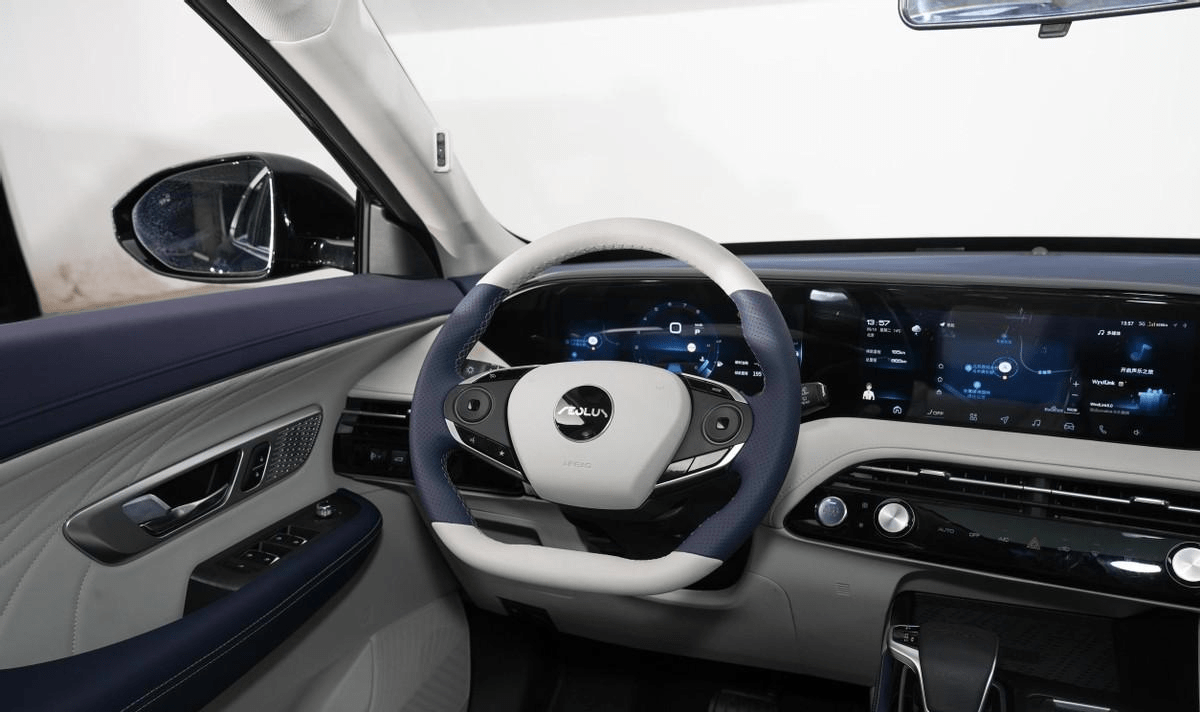 轴距为2825mm，支持GPS导航+车联网，解析东风风神皓极_搜狐汽车_搜狐网