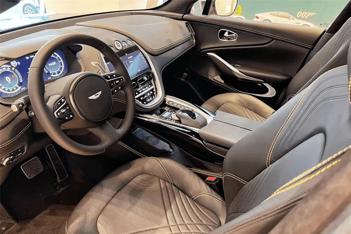落地价格超200万的英伦超豪华SUV阿斯顿马丁DBX凭啥卖得这么好？_搜狐汽车_搜狐网