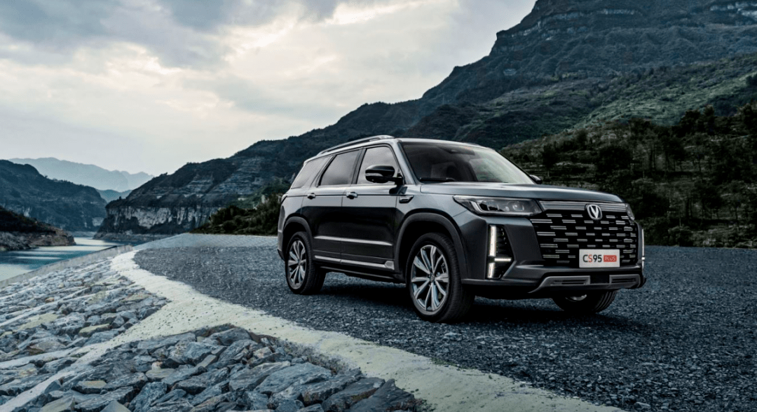 长安CS95PLUS：三排7座/2.0T+8AT，不到20万带走途昂平替_搜狐汽车_搜狐网