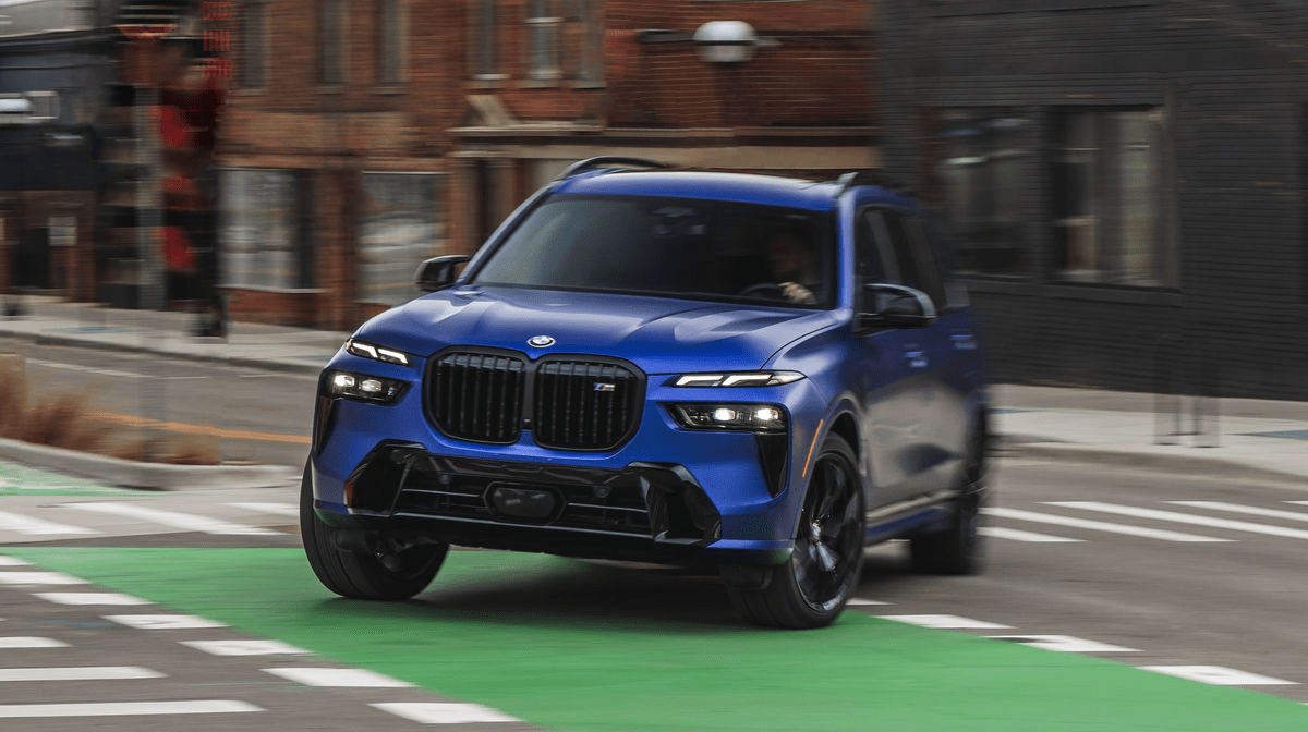 破百4.5秒，4.4T V8+8AT，内外大改，百万级新款宝马X7测评_搜狐汽车_搜狐网