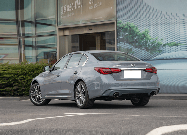 被车标耽误的英菲尼迪Q50L，与宝马3系同级，如今降至20.98万_搜狐汽车_搜狐网