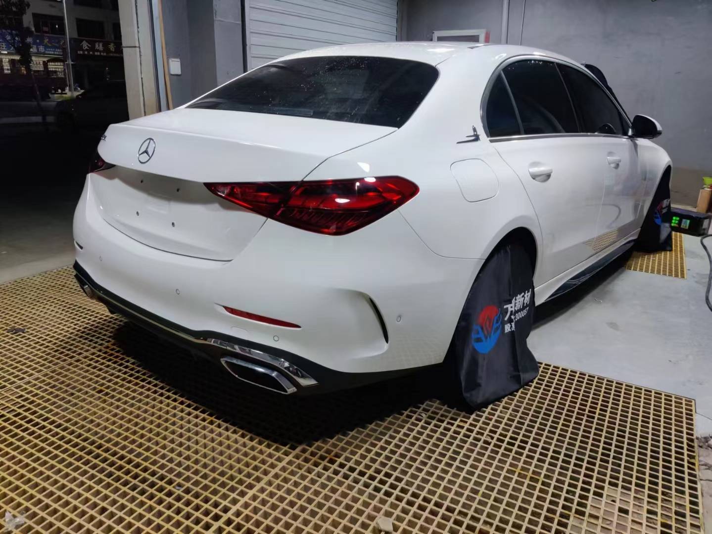 奔驰C200L万顺隐形车衣，防划伤及自动修复_搜狐汽车_搜狐网