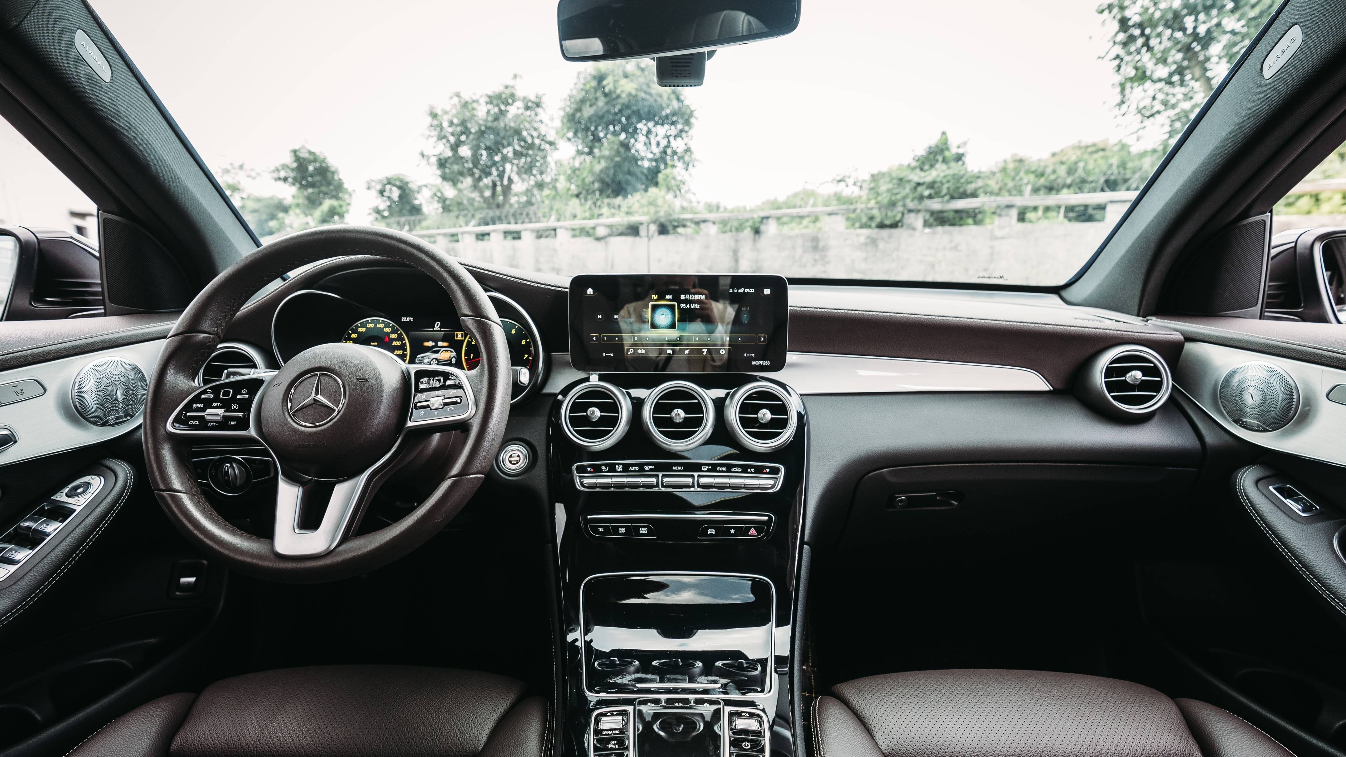 这辆豪华SUV，能立省10万+，还带柏林之声！【奔驰 GLC260L 4MATIC 动感型】_搜狐汽车_搜狐网