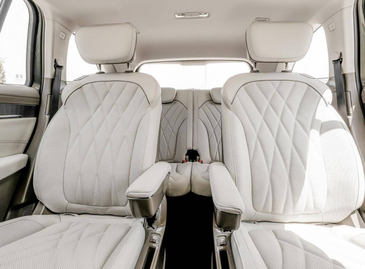 照顾乘客很周到 低配就很划算 荣威RX9购车手册_搜狐汽车_搜狐网