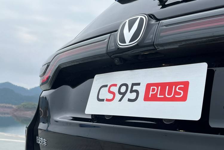 全面升级，配原装进口爱信8AT 试驾长安CS95PLUS_搜狐汽车_搜狐网