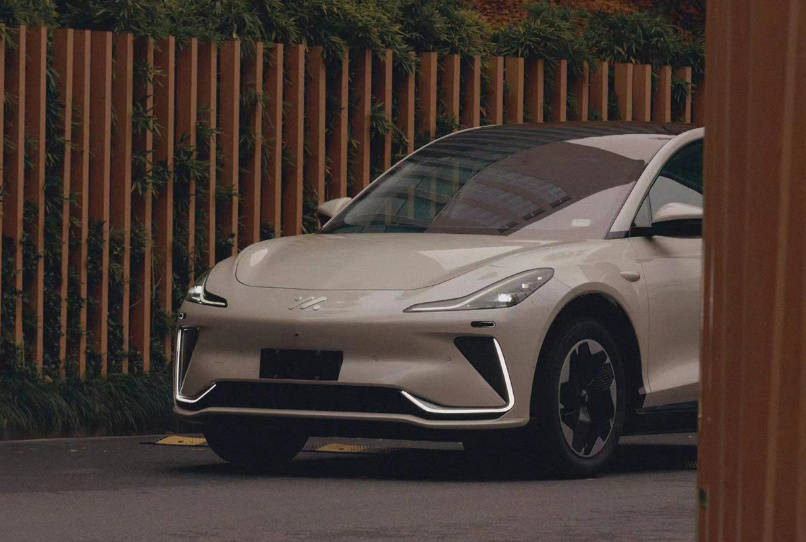 新势力王者SUV对决：智己LS7对比蔚来ES7谁更超值？你选哪款？_搜狐汽车_搜狐网