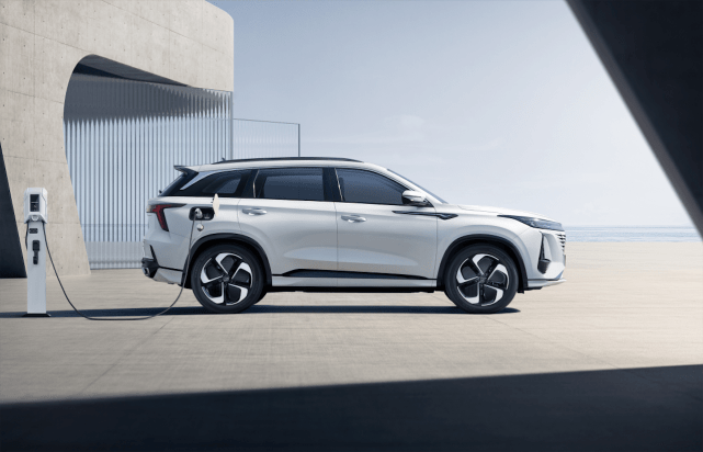 百公里油耗低至0.9L “国民SUV”CS75 PLUS也“带电”了！_搜狐汽车_搜狐网